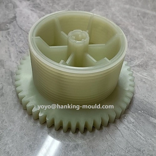 Moulage par injection à engrenages en plastique - HANKING MOULD